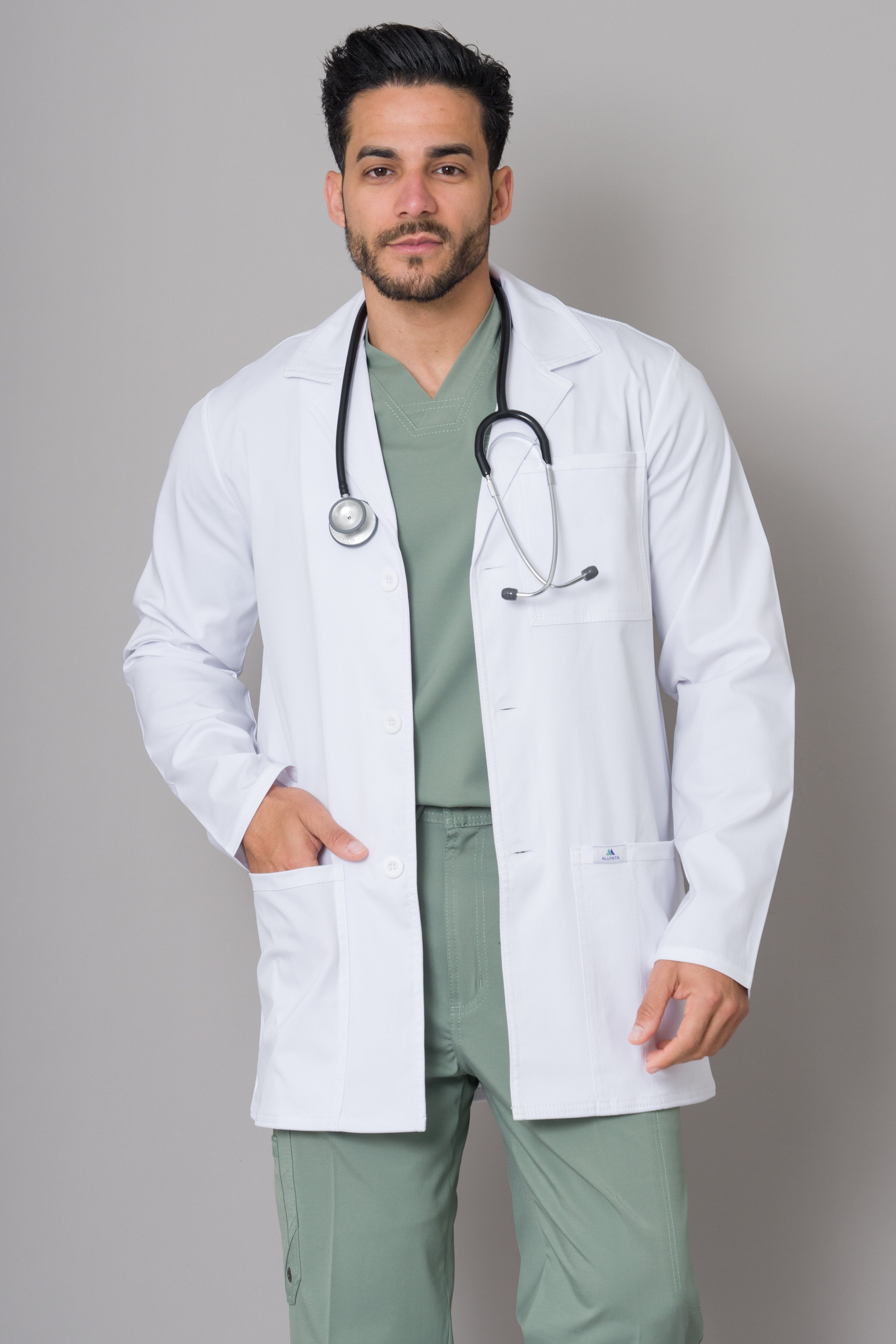 Bata Médica Blazer Allynta D-02 Blanco (Hombre) – SCRUBS